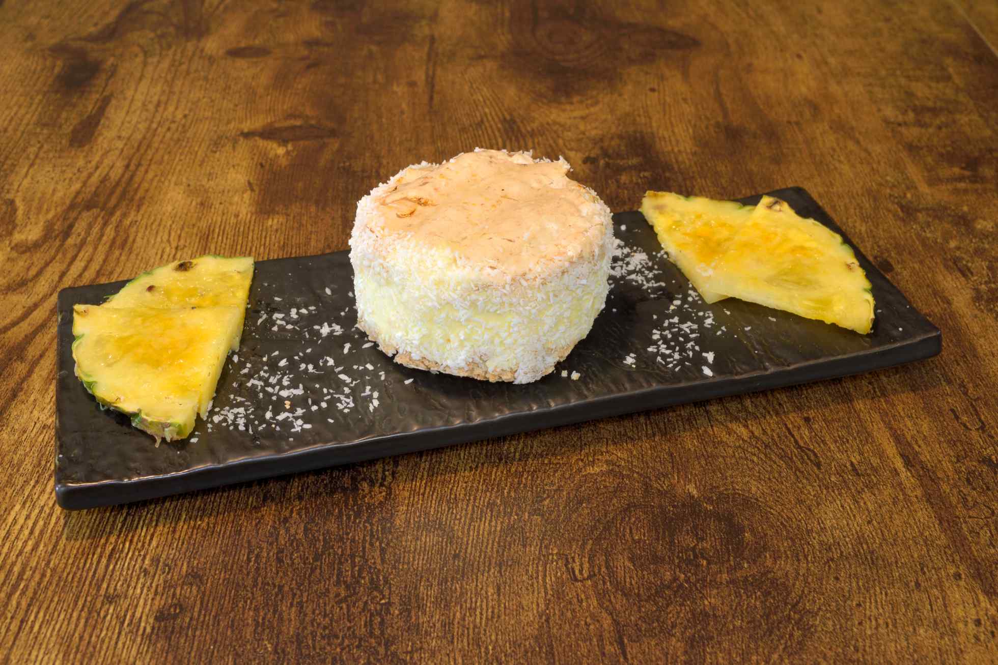 Desserts - Les Hautes Créations - Entremet crémeux Ananas / coco | Hop ...